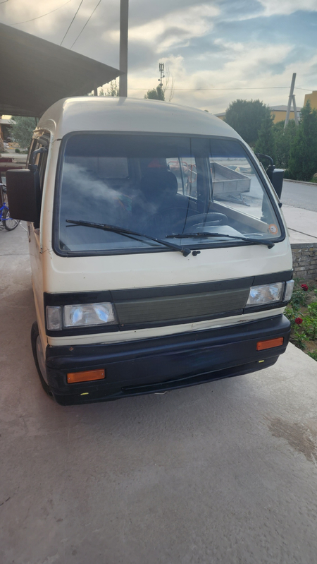 Moshina zor xadavoy qaropka zadimos xammasi yaxshi