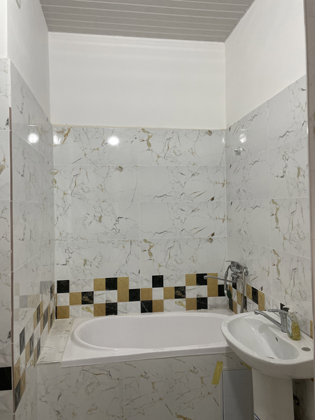 Arenda yangi qurilgan dom Dubai orqasida 7 etaj lift bor