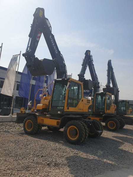 Колесный экскаватор VOLVO EW145B