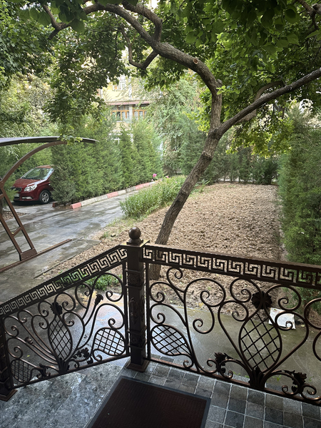 Продам свои квартиры,4 и 3 комн. на Ахмад Югнакий.