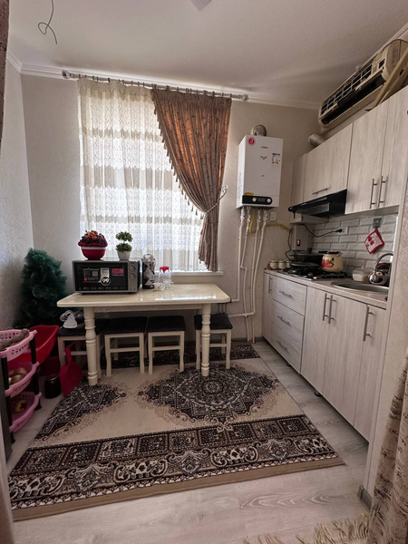 Продаётся 1 комнатная квартира на 2 этаже на массиве Карасу 6.
