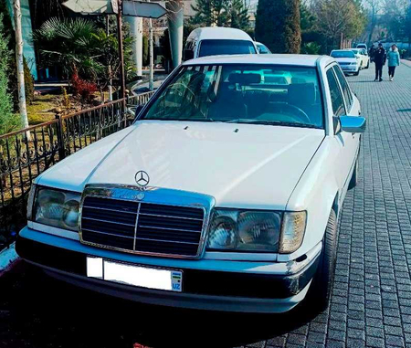 Автомобиль Мерседес, 124 кузов, мотор 102, объем двигателя 2.3