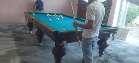 Продаётся  бильярдный  стол