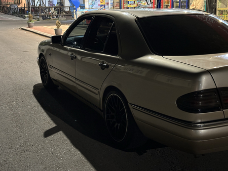 Продаётся Mercedes W210