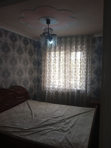 1-я остановка Микрорайон,2-х ком кв на 3-ем этаже кирпич