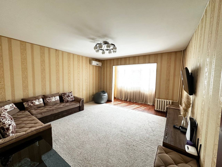 МЕТРО Максим Горький 2 комн квартира, отд вход , 65 м2
