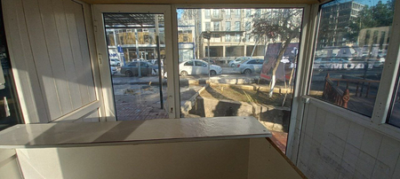 Plastik Akfa butka sotiladi.
Razmeri: 2,48x2,48, 2 qavat oyna 100% ele