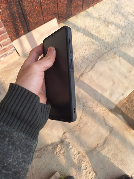 Samsung a22  sm 2 ta tushadi