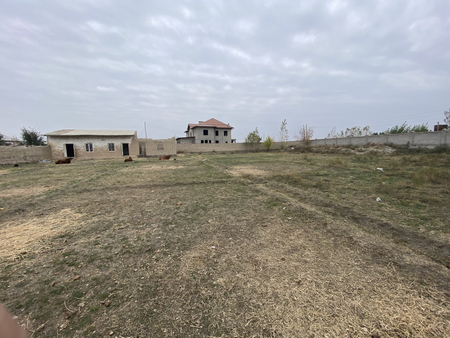 Yer uchastka sotiladi kelishilgan xolda