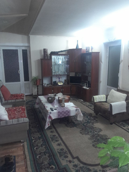 Dombirabod 2 etajka 4 xona qilingan