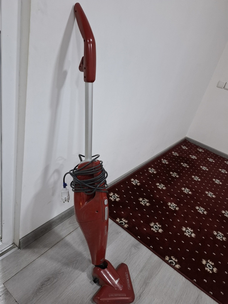 Пылесос ручной, работает