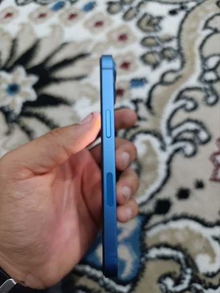 телефон Iphone 13