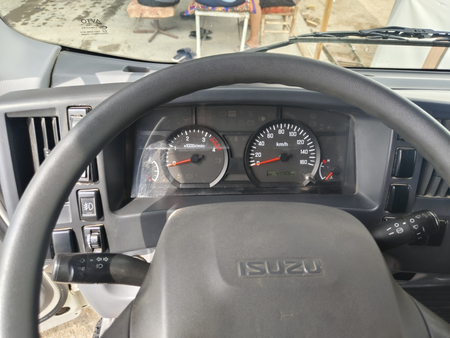 Isuzu NPR75 5lik