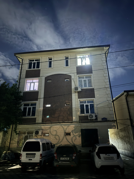 Қорасув 6 2/1/4 35м2 янги ремонт килинган мебелари билан сотилади