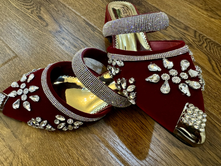 Komplekt ansambl + tilla qoshi + oyoq kiyim