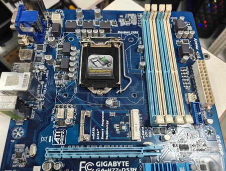 Материнская плата 1155 Gigabyte GA-H77-DS3H DDR3