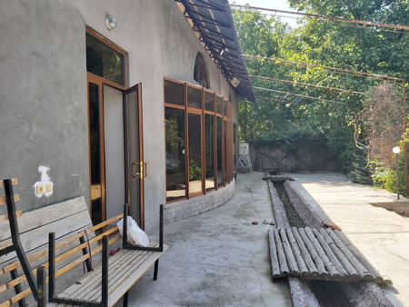 Kumushkonda dacha sotiladi