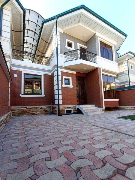 Продается  Таун  Хаус  2 соток, 5 комнат. Адрес; Мотрит.