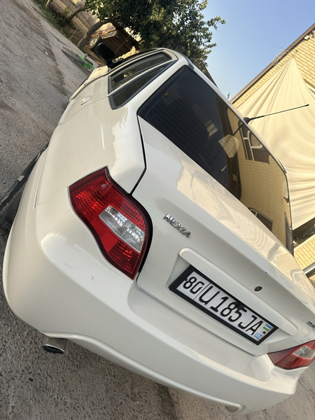 Neksya 2 Udari yuq bir qul mashina