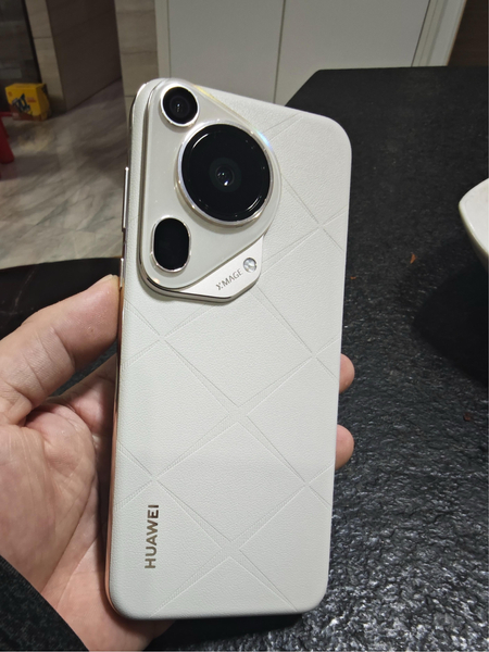 Huawei pura 70 ultra    16/1 Tb  звездообразный белый