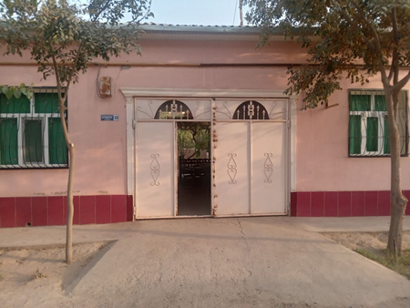 Xovli uy sotiladi Termiz shaxar markazida