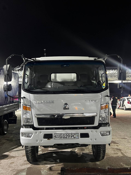 Продаю срочно автомобиль howo sinotruk