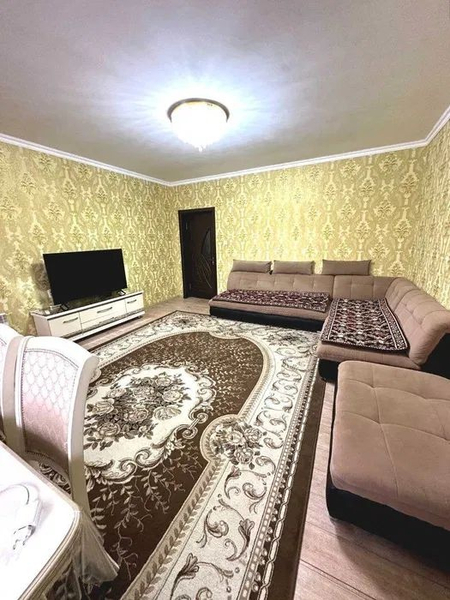 Квартира на ШРуставелли 2/3/4 без мебелья без ремонта