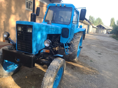 Traktor sotiladi