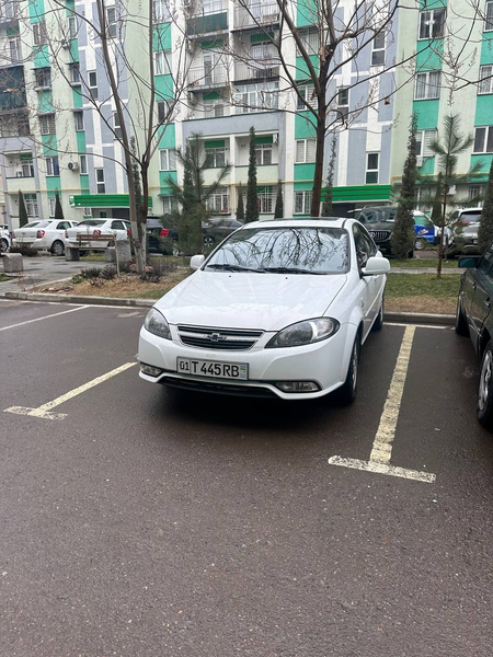 Gentra chevrolet avtomashinasi sotiladi