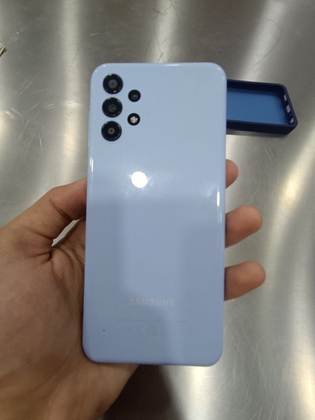 Samsung A13 sotladi