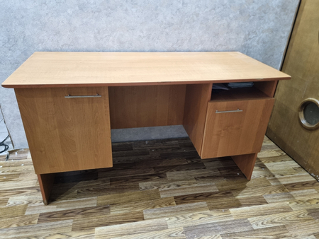 Срочно продаю Б/у Парта для детской или спальной комнаты