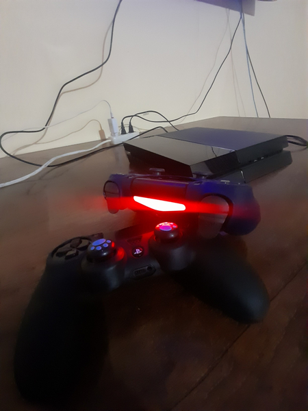 Playstation 4 | 500 GB | 2 original pulti bilan