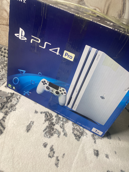 PlayStation 4 pro 1 tb