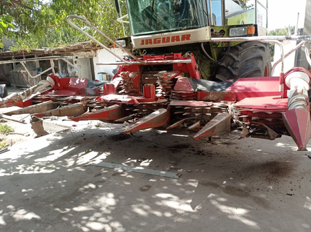 Claas jaguar 820 kemper 345
