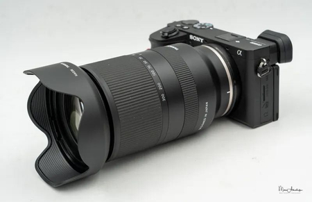 Tamron 18-300mm f/3.5-6.3 Sony E формата APS-C