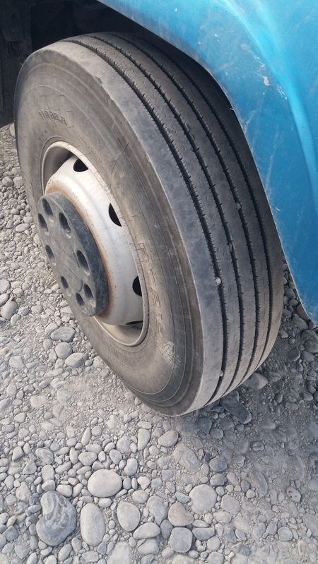 Zil 130 pritsepi bilan srochni sotiladi