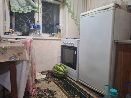 Чирчиқ, 8мкр, 1 хонали квартира сотилади.