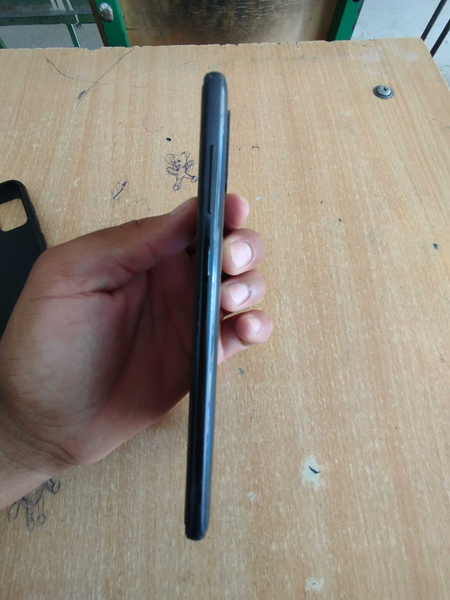 Samsung galaxy a31 xolati yaxshi, qotmaydi xotira 64GB