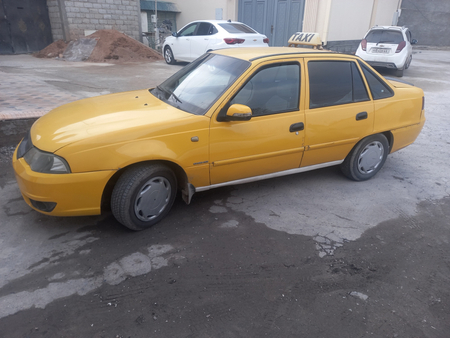 Sariq nexia 2 сотилади