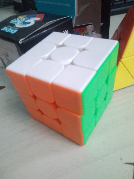 Kubik Rubik 3x3 va pyramida kubik Rubik