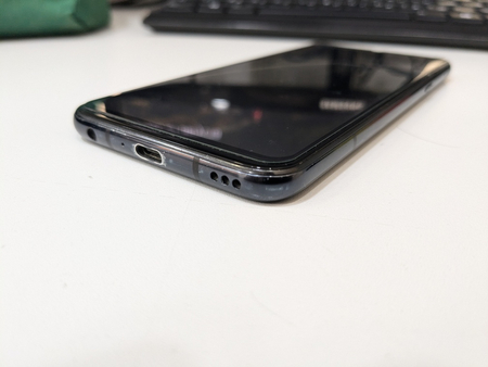 Lg V50S с трещиной на стекле