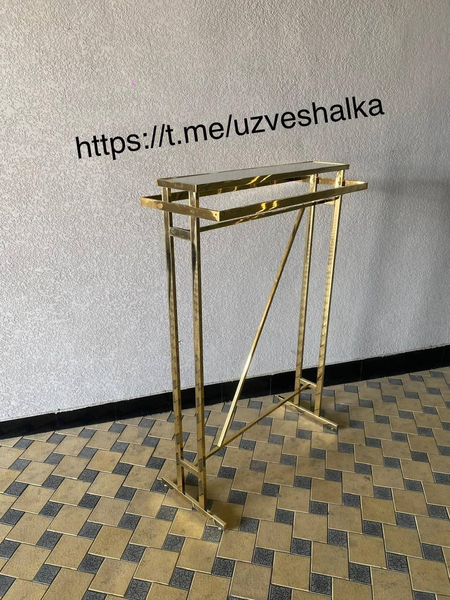 Торговое оборудование для магазина одежды