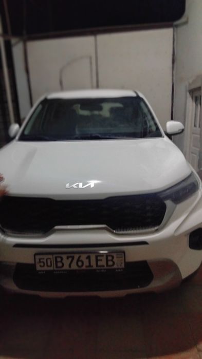 Kia sonet sotiladi 1paz oq 16500 kelishiladi