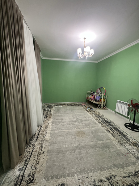 Srochna sotiladi yangi navostroyka 1- etaj 5- xona