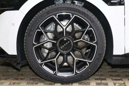 Zeekr 007  4 WD /724 км