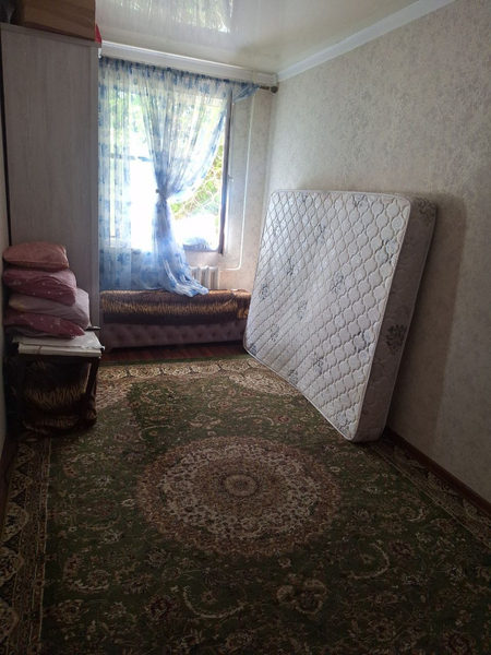 Продаётся 2/2/4 на мв.Феруза