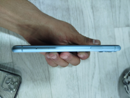 Iphone 11 garantiya 64 gb bir qol