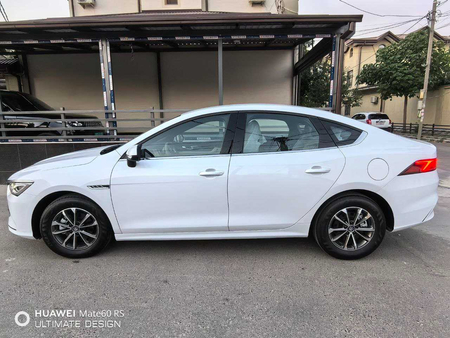 Гибридный автомобиль BYD BYD Qin