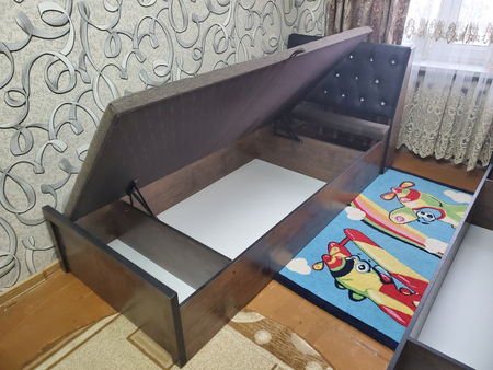 Kravat divan bir kishilik kravat