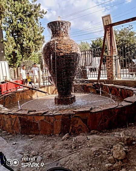 Sharshara tabiy toshlardan